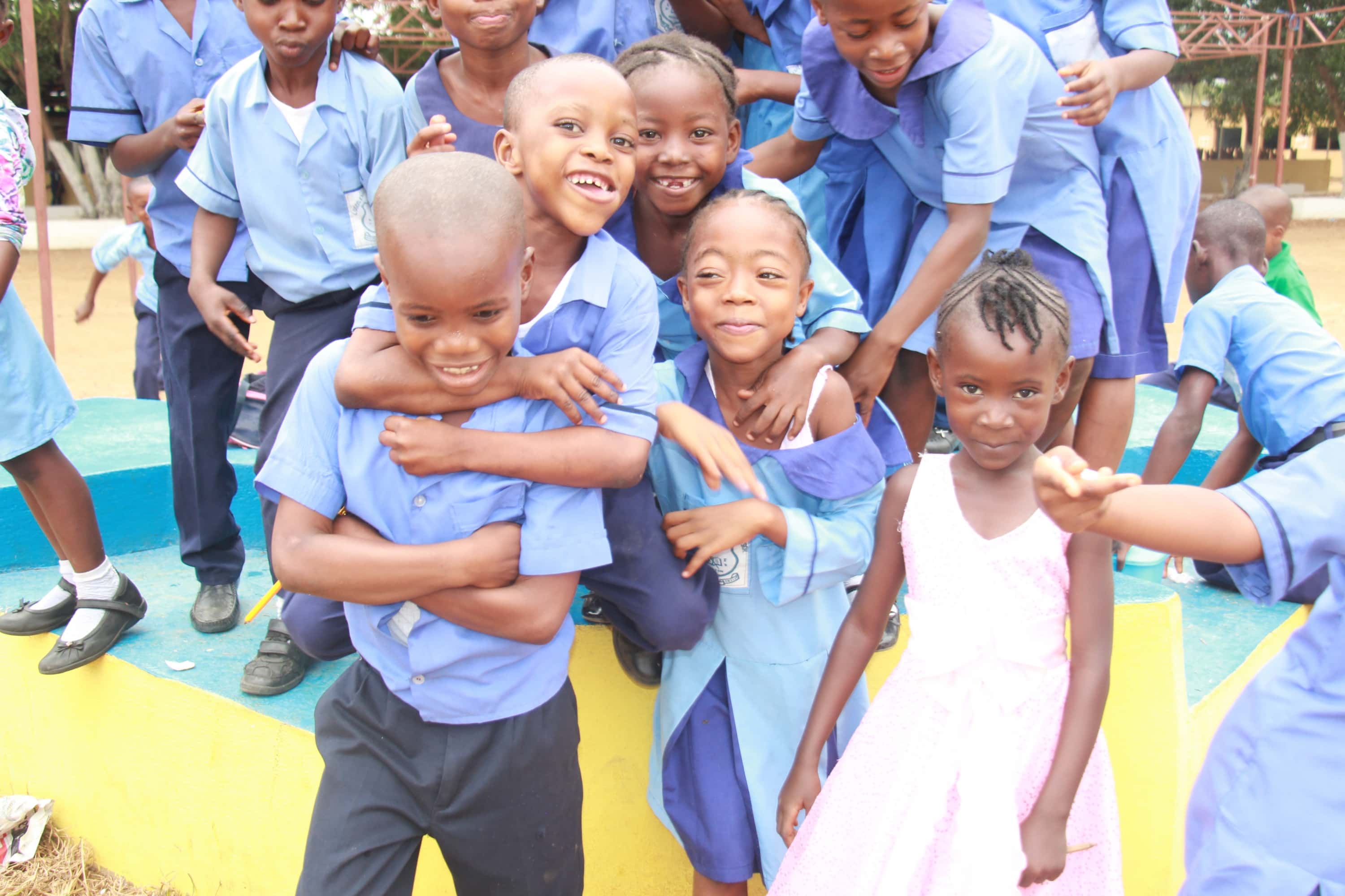 FHDO-Waterloo Primary School-SL-2016 - happy children playing - Bread ...